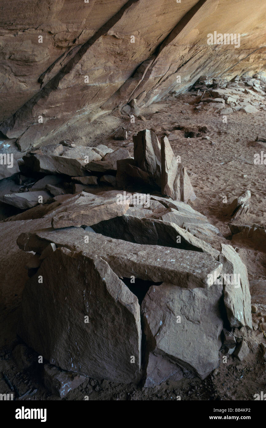 Prehistoric cliff dwelling built by the Anasazi in a backcountry canyon ...