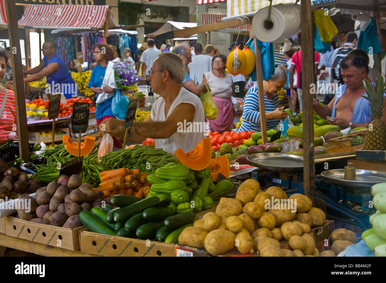 Weekly street market on Ronald de Carvalho street, Copacabana, Rio de ...