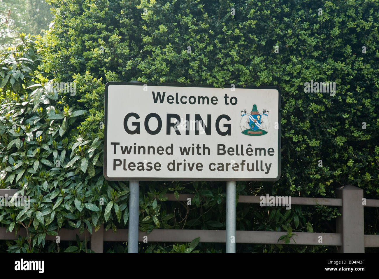 Welcome to Goring sign at Goring on Thames Oxfordshire Uk Stock Photo ...
