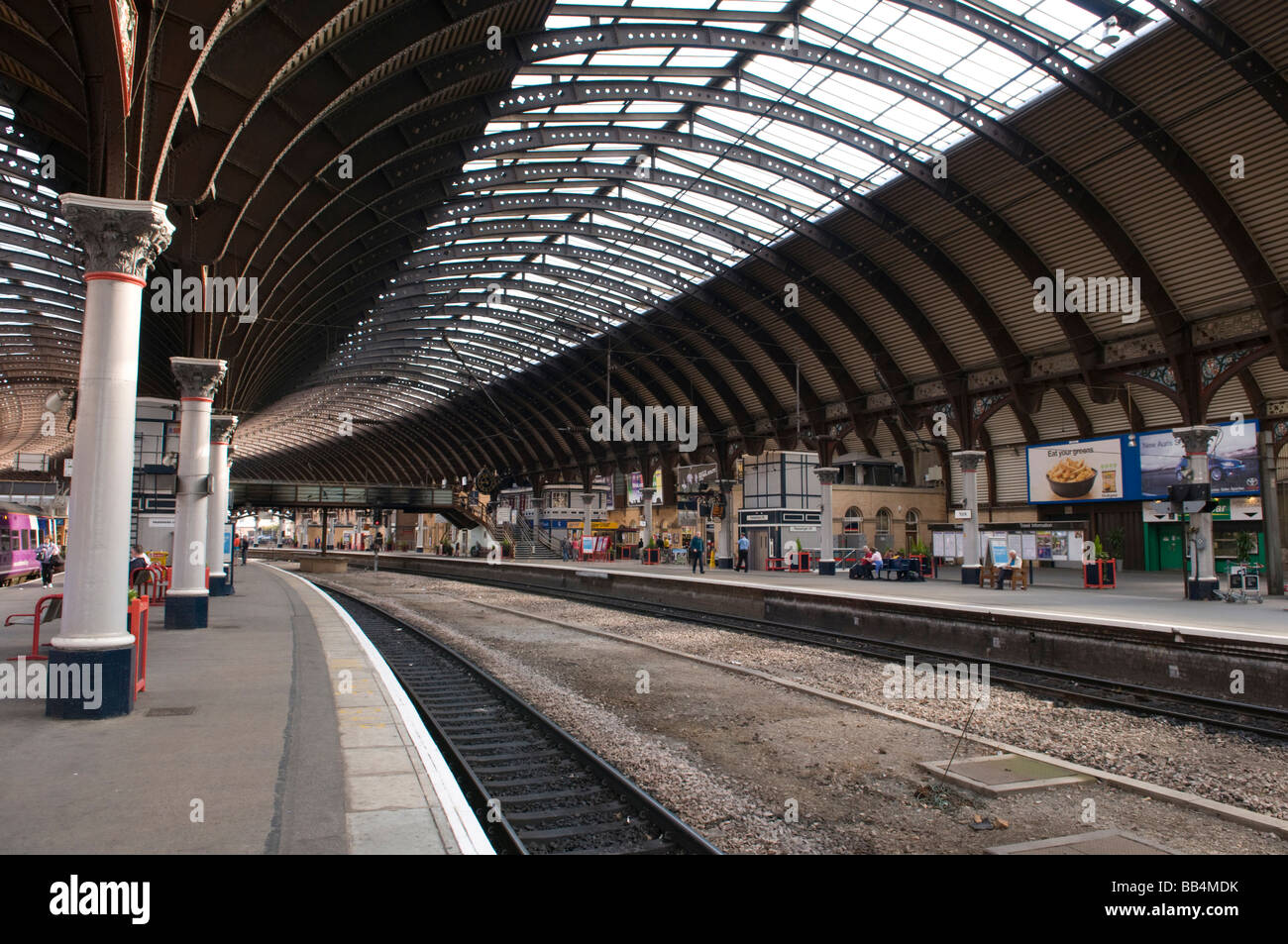 York railway station hi-res stock photography and images - Alamy