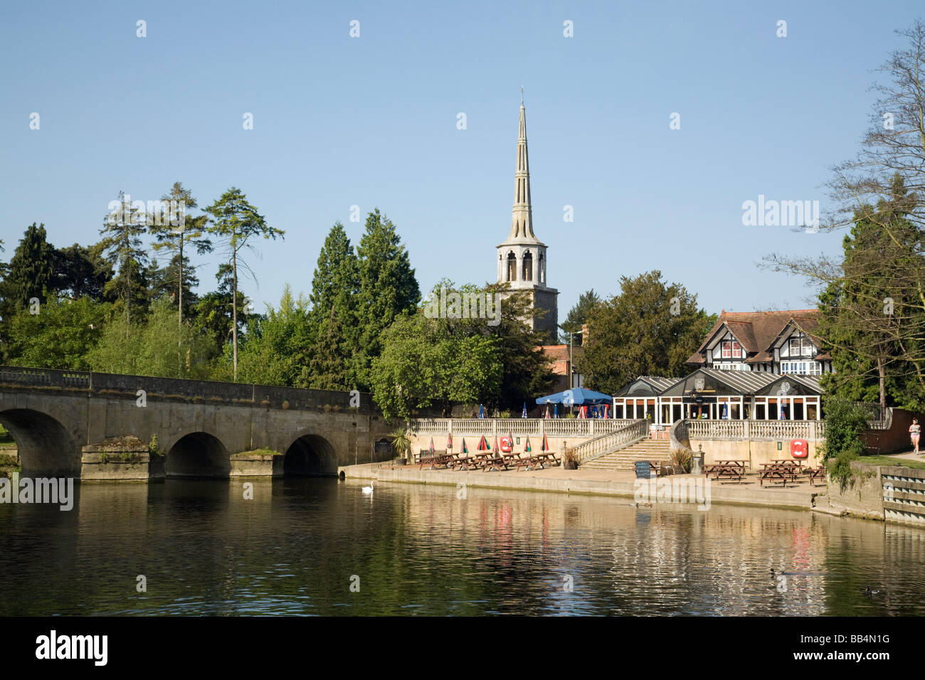 The river Thames, bridge, St Peters church and Boathouse pub ...