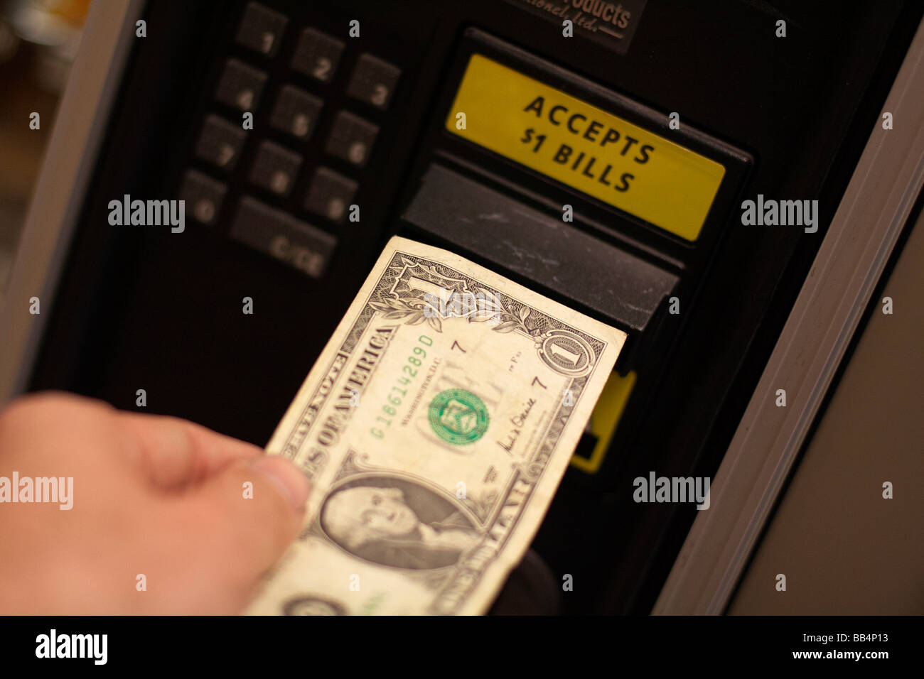 Candy vending machine hi-res stock photography and images - Alamy