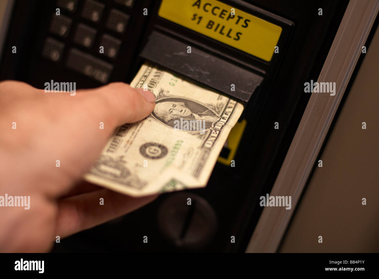 Candy vending machine hi-res stock photography and images - Alamy
