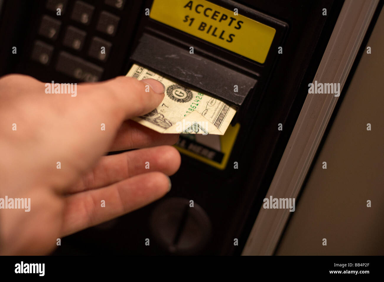 Candy vending machine hi-res stock photography and images - Alamy