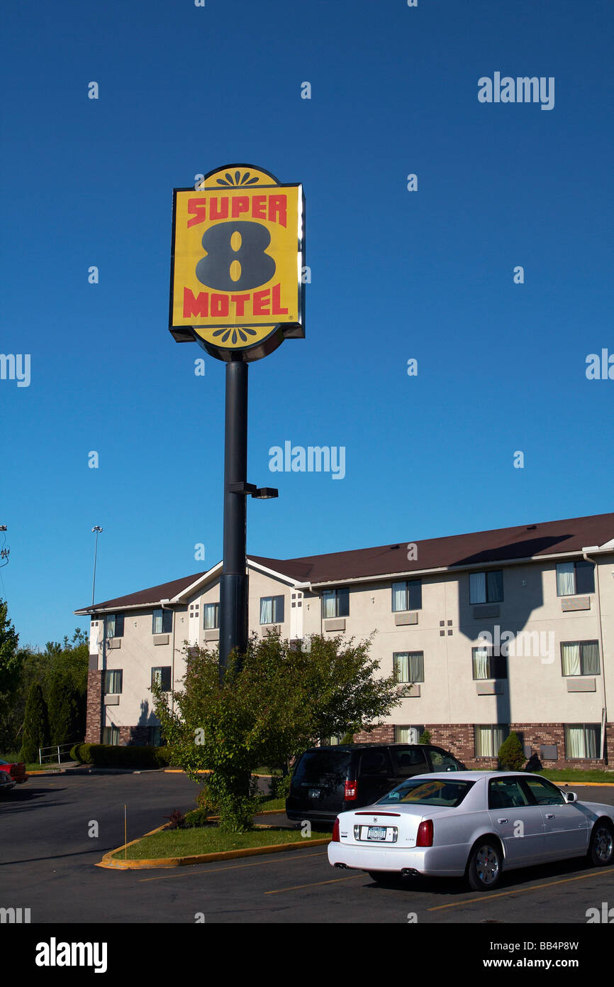 Super 8 sign hi-res stock photography and images - Alamy