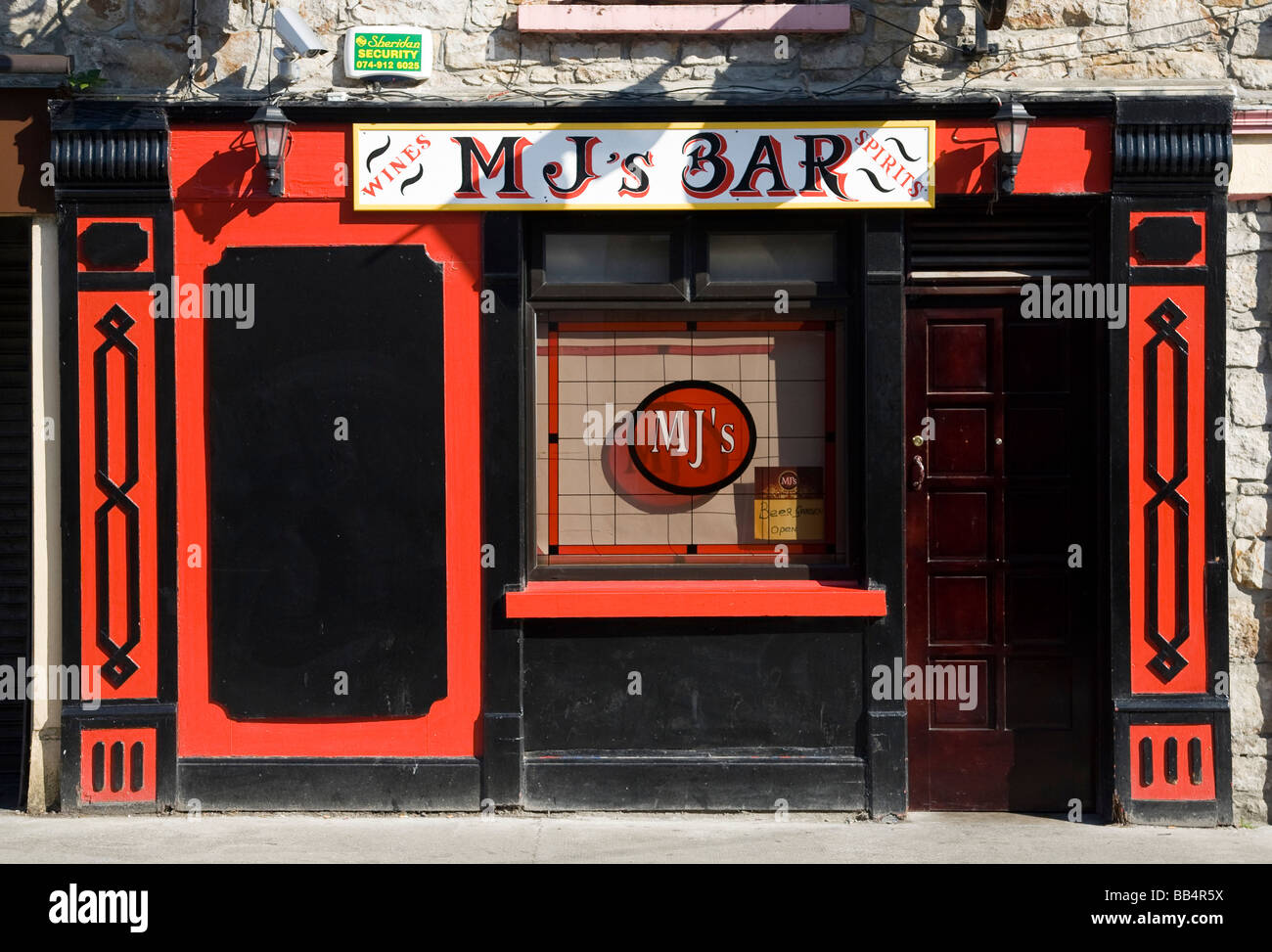 Europe, Ireland, Donegal. Store front of a traditional pub Stock Photo ...