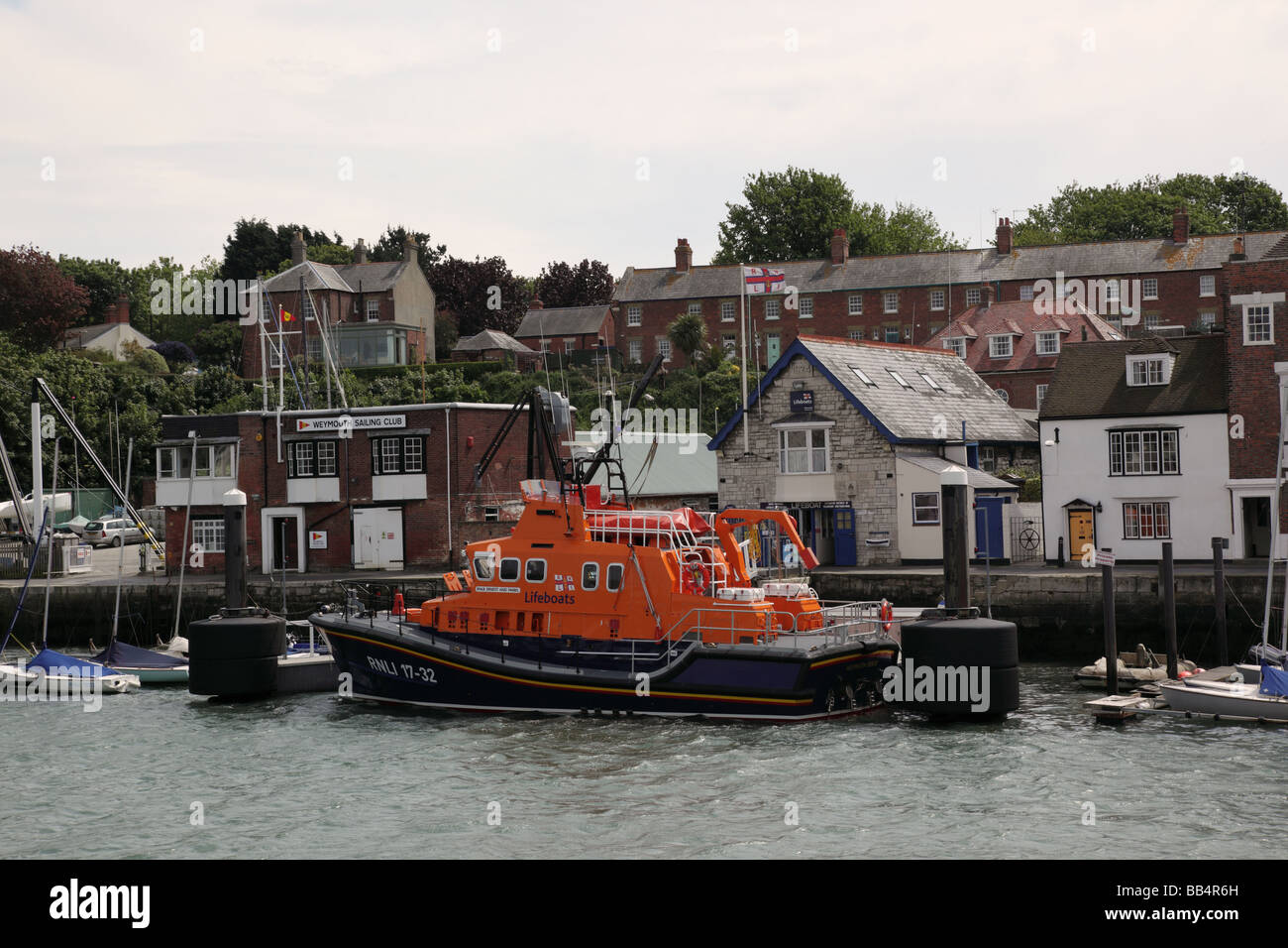 Lifeboat royal national lifeboat institution hi-res stock photography ...