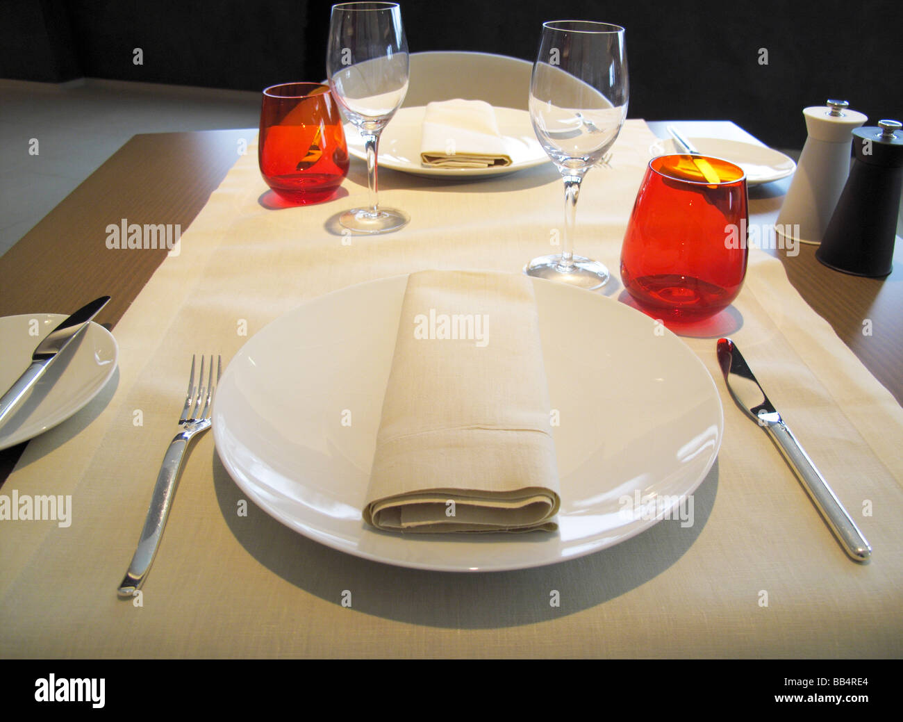 The restaurant inside the First Class Lounge of Air France (La Premiere ...