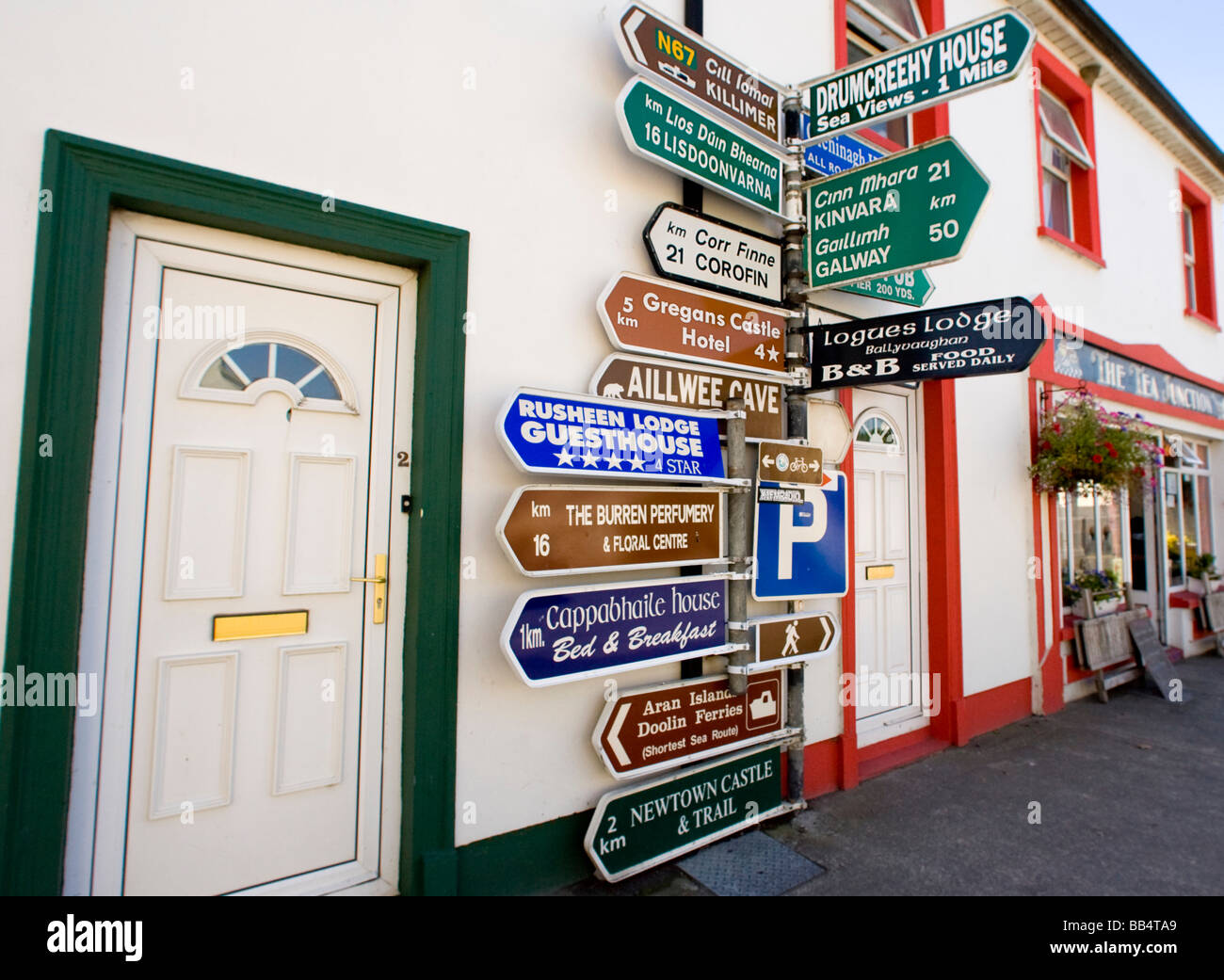 Green an post sign ireland hi-res stock photography and images - Alamy
