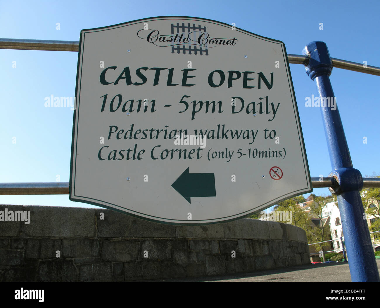 Guernsey street sign hi-res stock photography and images - Alamy