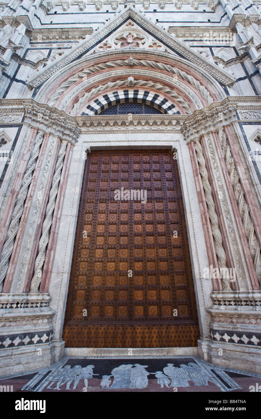 Europe worship door hi-res stock photography and images - Alamy