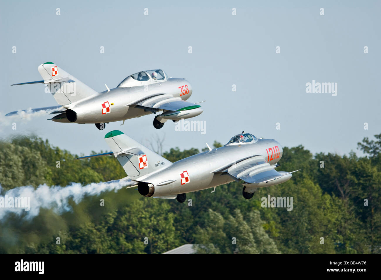 Russian MIG 15 (top) and MIG 17 (bottom) with Polish markings at ...