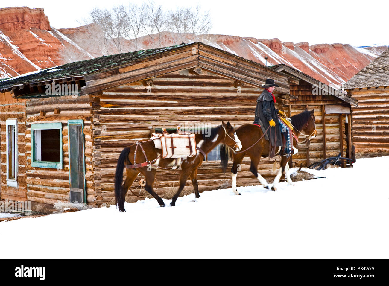 Cowboy riding horse pack horse hi-res stock photography and images - Alamy