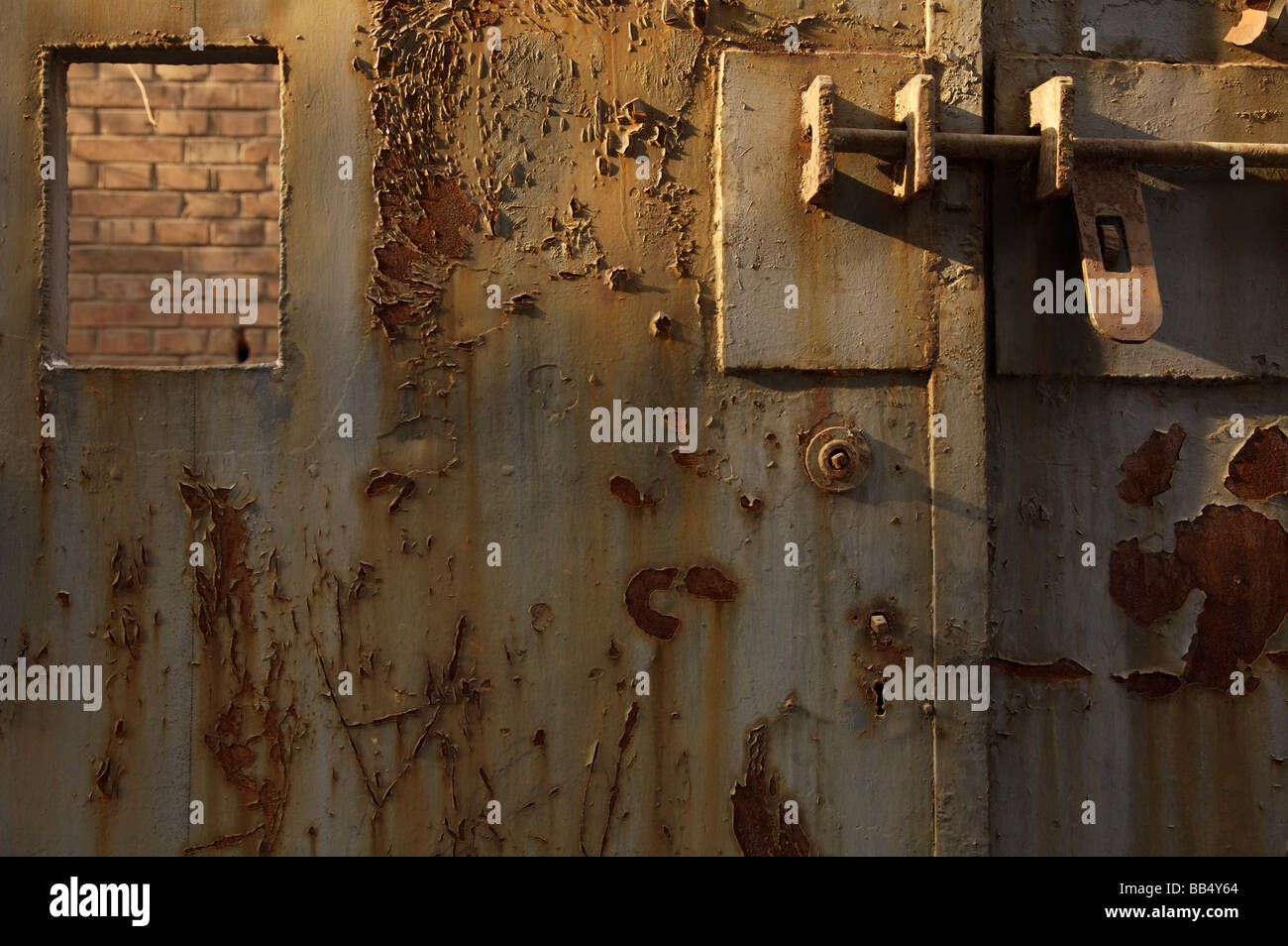 Rusty metal door hi-res stock photography and images - Alamy