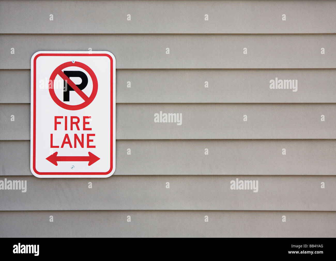 Fire lane sign hi-res stock photography and images - Alamy