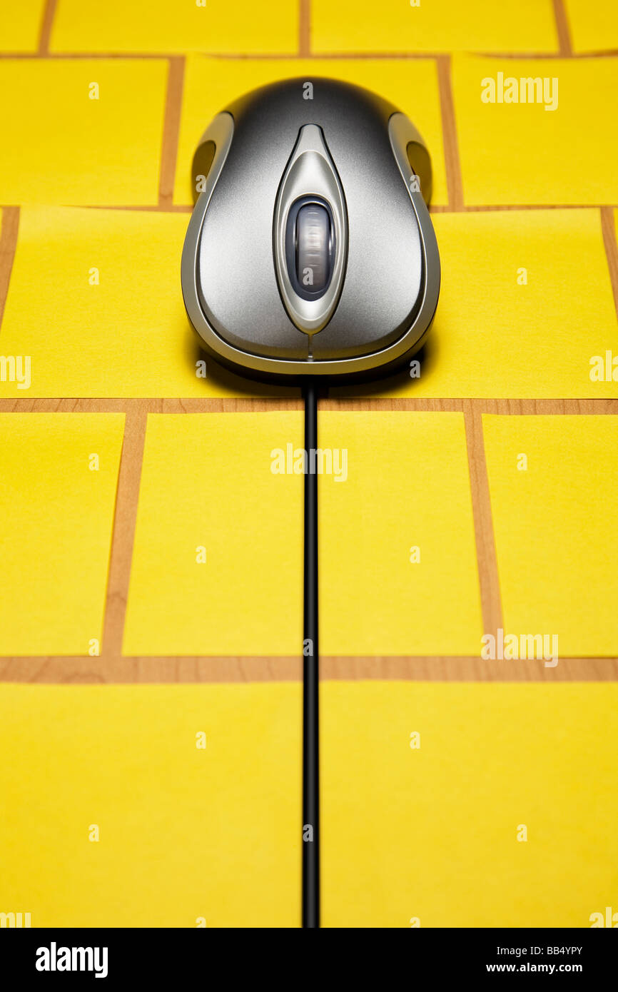 Yellow computer mouse hi-res stock photography and images - Alamy