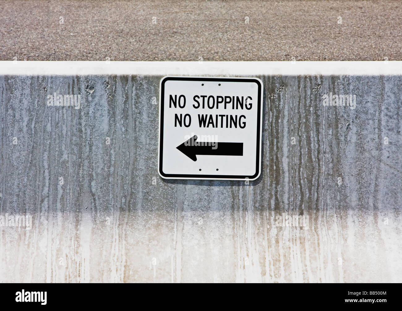 No waiting sign hi-res stock photography and images - Alamy
