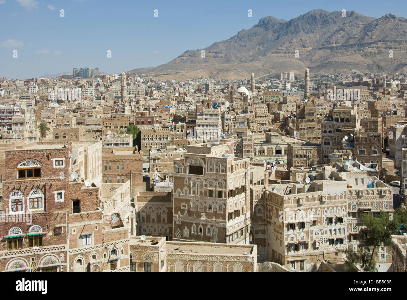Cityscape of the old town district of Sana'a Yemen Stock Photo - Alamy