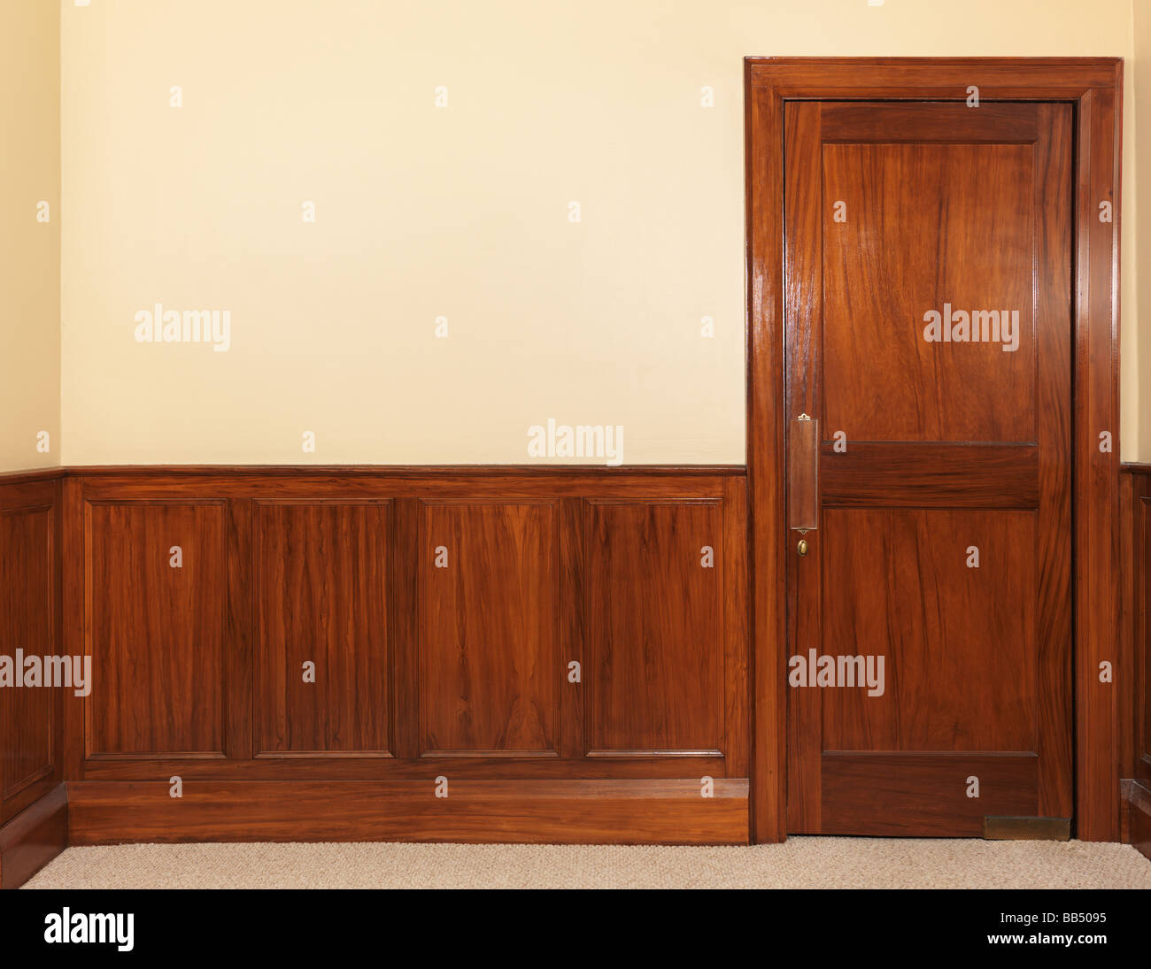 Room with wood paneling Stock Photo - Alamy