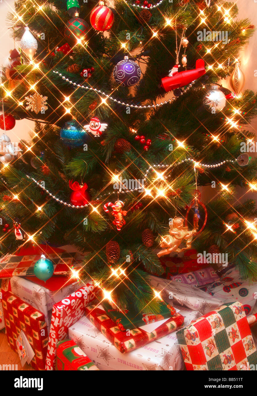 Christmas tree gifts decorations hi-res stock photography and images ...
