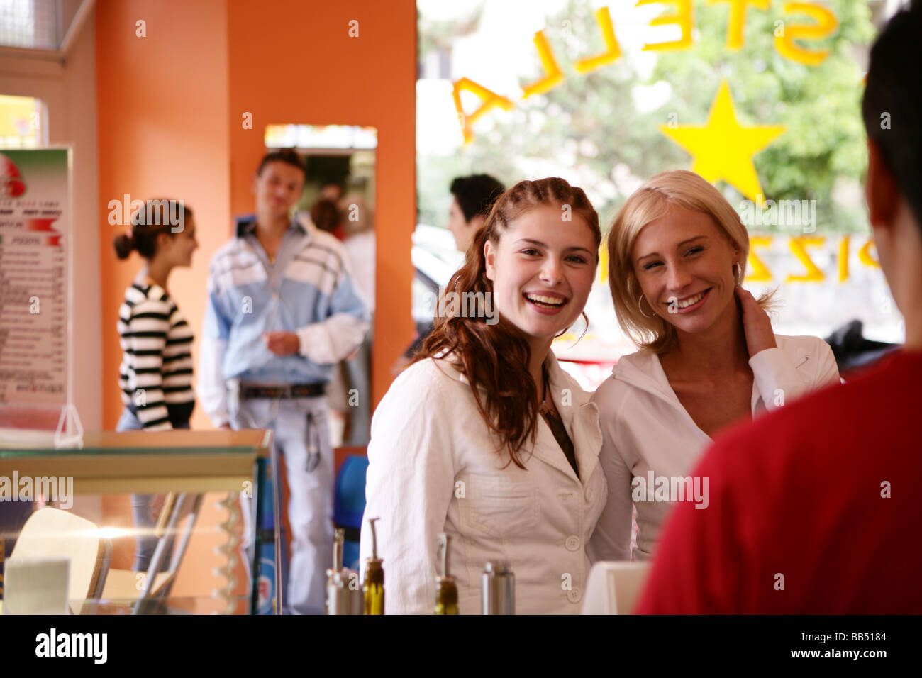 Two teen girls talking food hi-res stock photography and images - Alamy