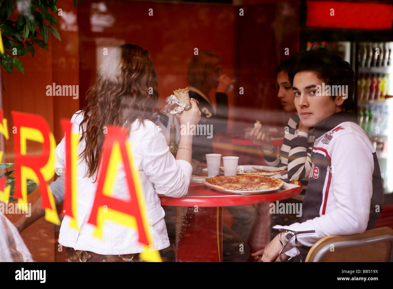 Boys eating fast food teenagers hi-res stock photography and images - Alamy