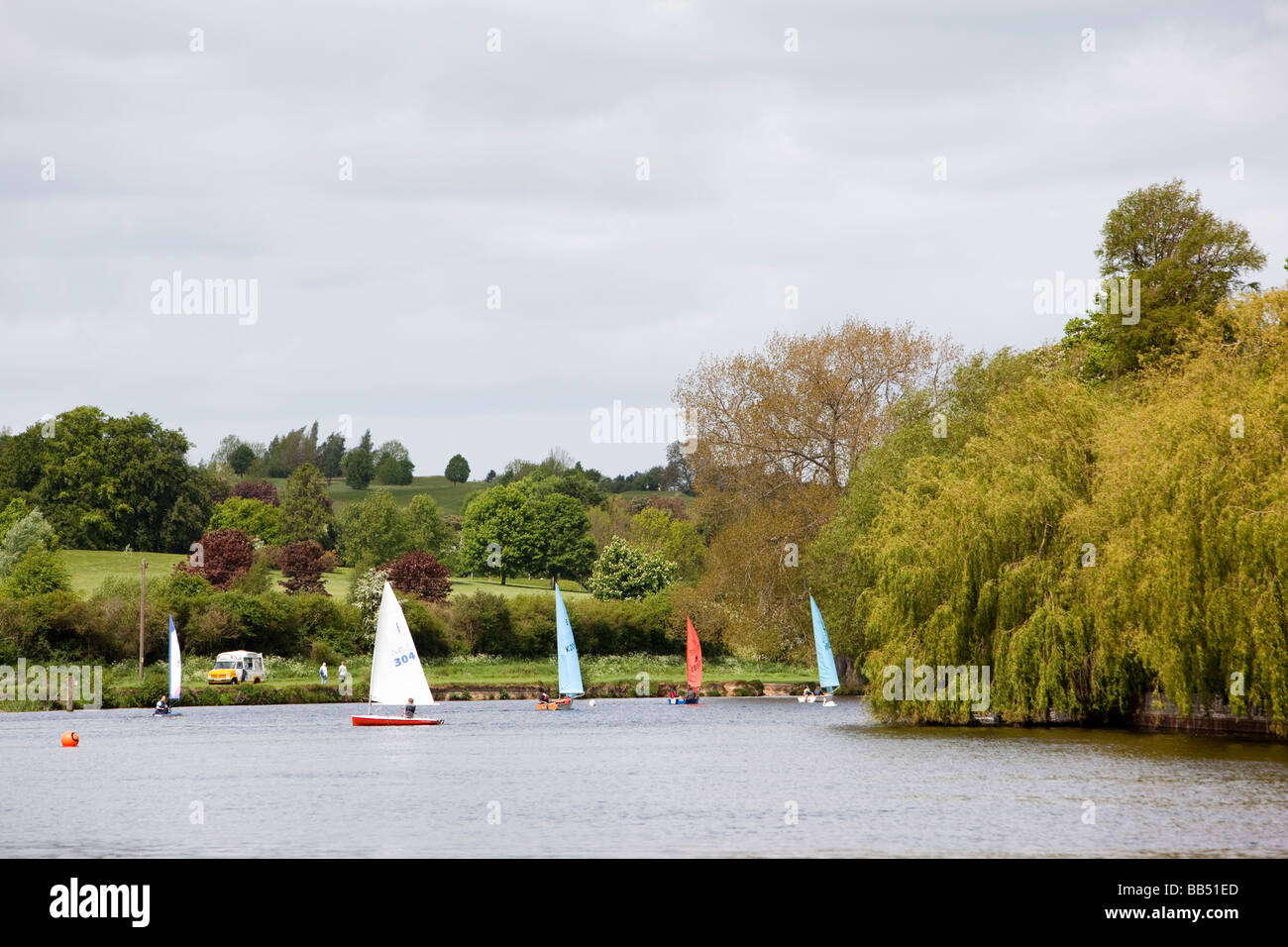 River thames cookham with boats hi-res stock photography and images - Alamy