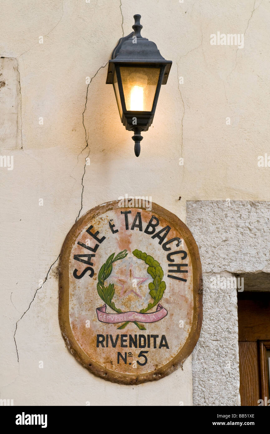 Shop tabacchi sign italy hi-res stock photography and images - Alamy
