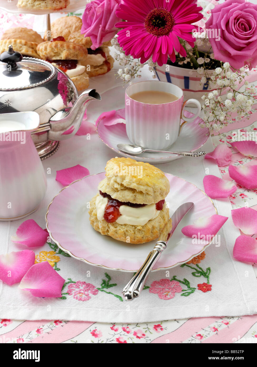 Scones jam hi-res stock photography and images - Alamy