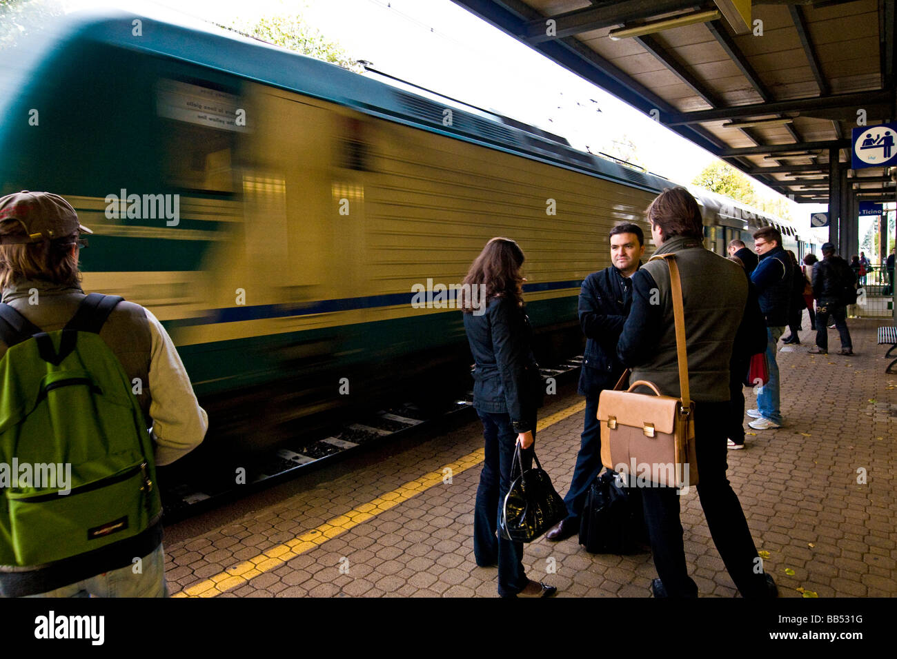 Metro italy crowd hi-res stock photography and images - Alamy