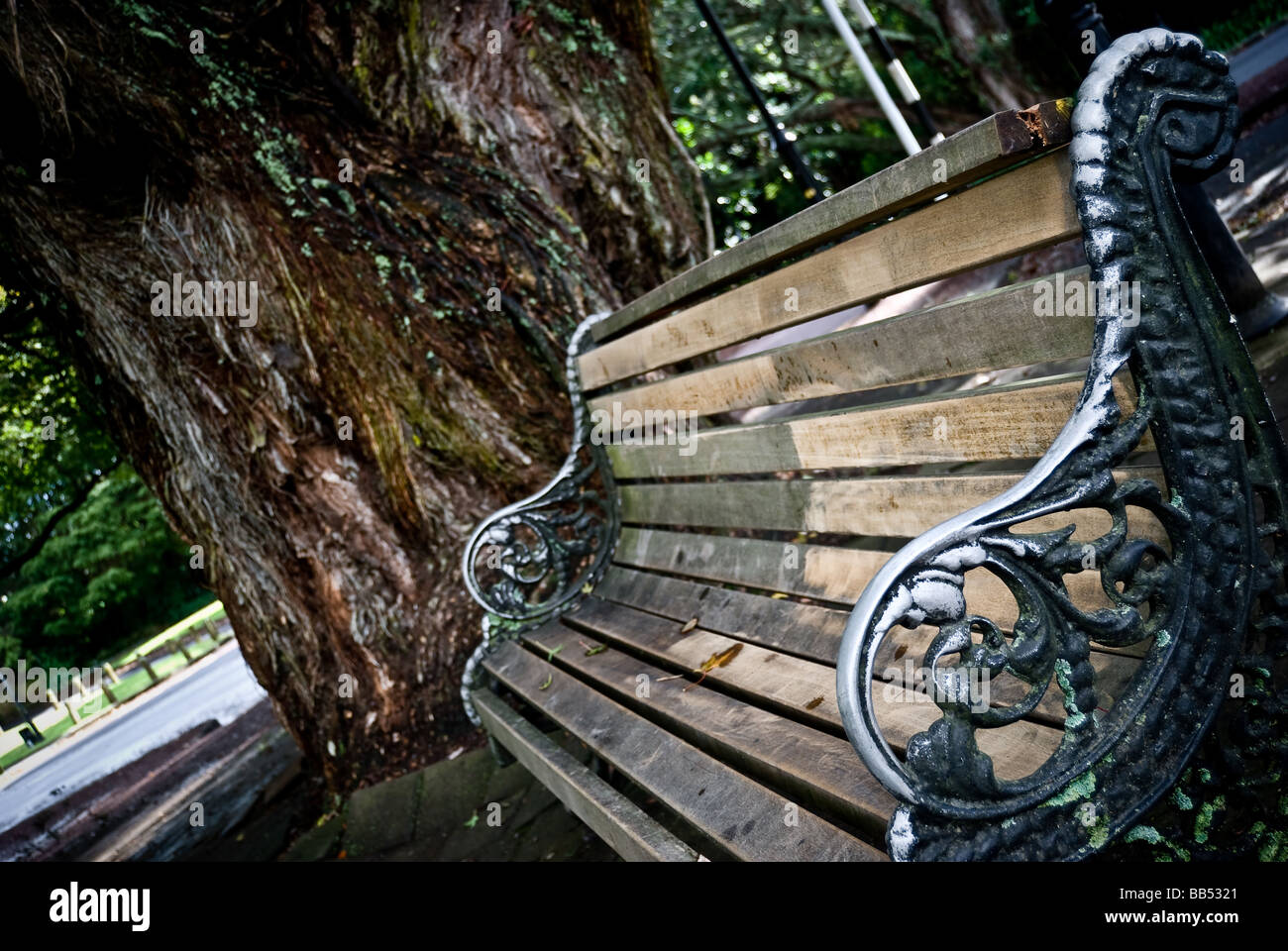 Broken wooden park bench hi-res stock photography and images - Alamy