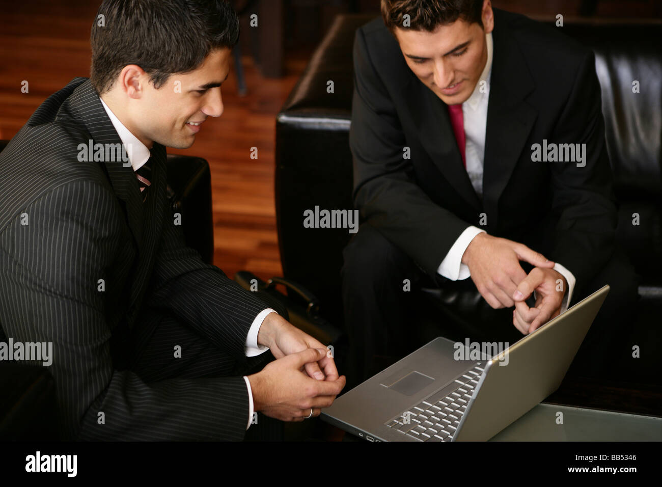 Technology in restaurants and cafes hi-res stock photography and images ...