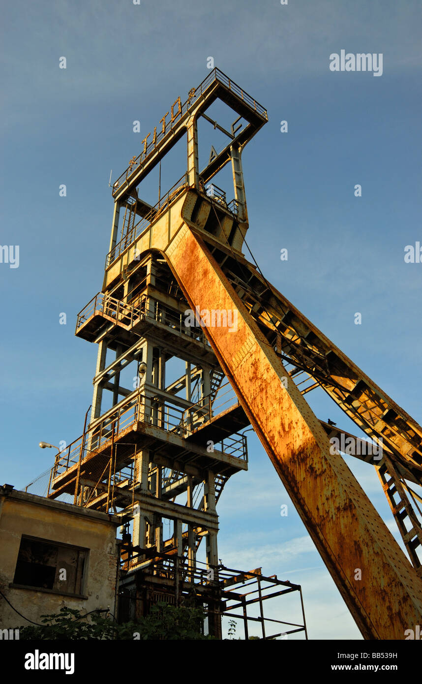 Gallows frame hi-res stock photography and images - Alamy