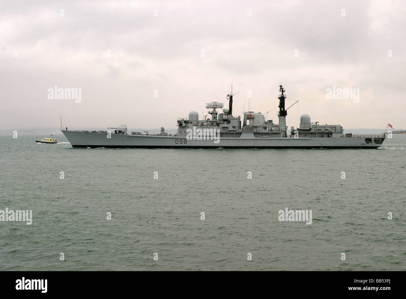HMS York sailing out of Portsmouth Harbour Stock Photo - Alamy