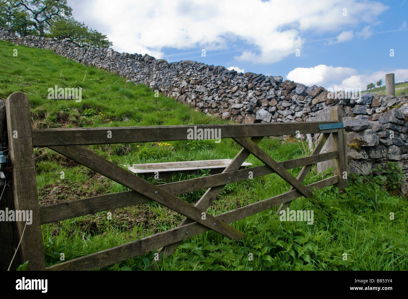 Dry stone wall enclosures hi-res stock photography and images - Alamy