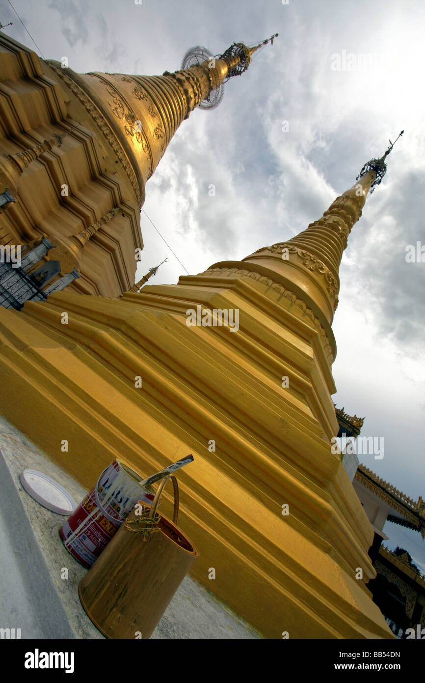 Temple in myawaddy hi-res stock photography and images - Alamy