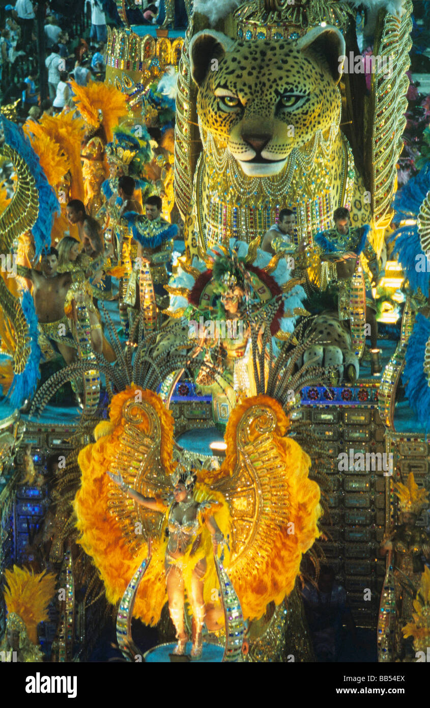 Giant float in carnival parade hi-res stock photography and images - Alamy