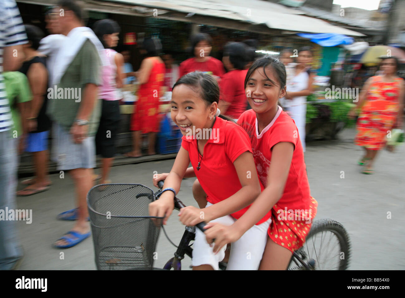 Street children manila poverty hi-res stock photography and images - Alamy