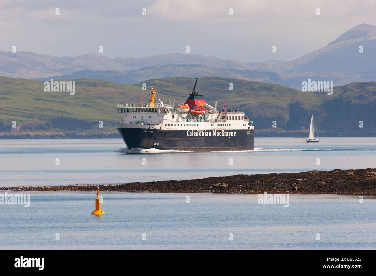 CalMac ferry on its way to the Isle of Mull Stock Photo - Alamy