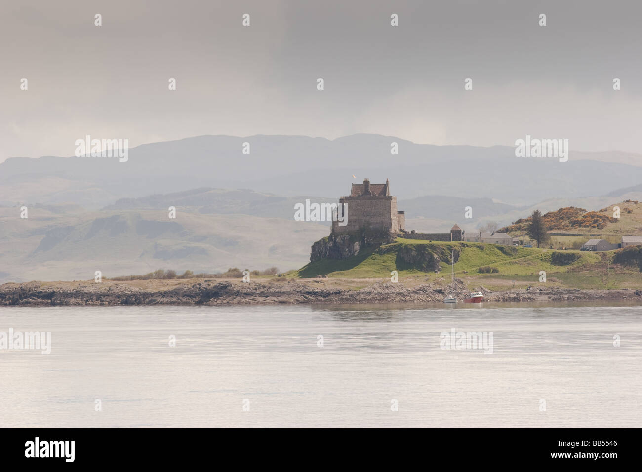 Duart castle on the Isle of Mull Stock Photo - Alamy
