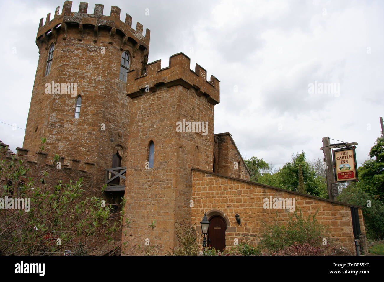 Castle inn Edgehill Stock Photo - Alamy