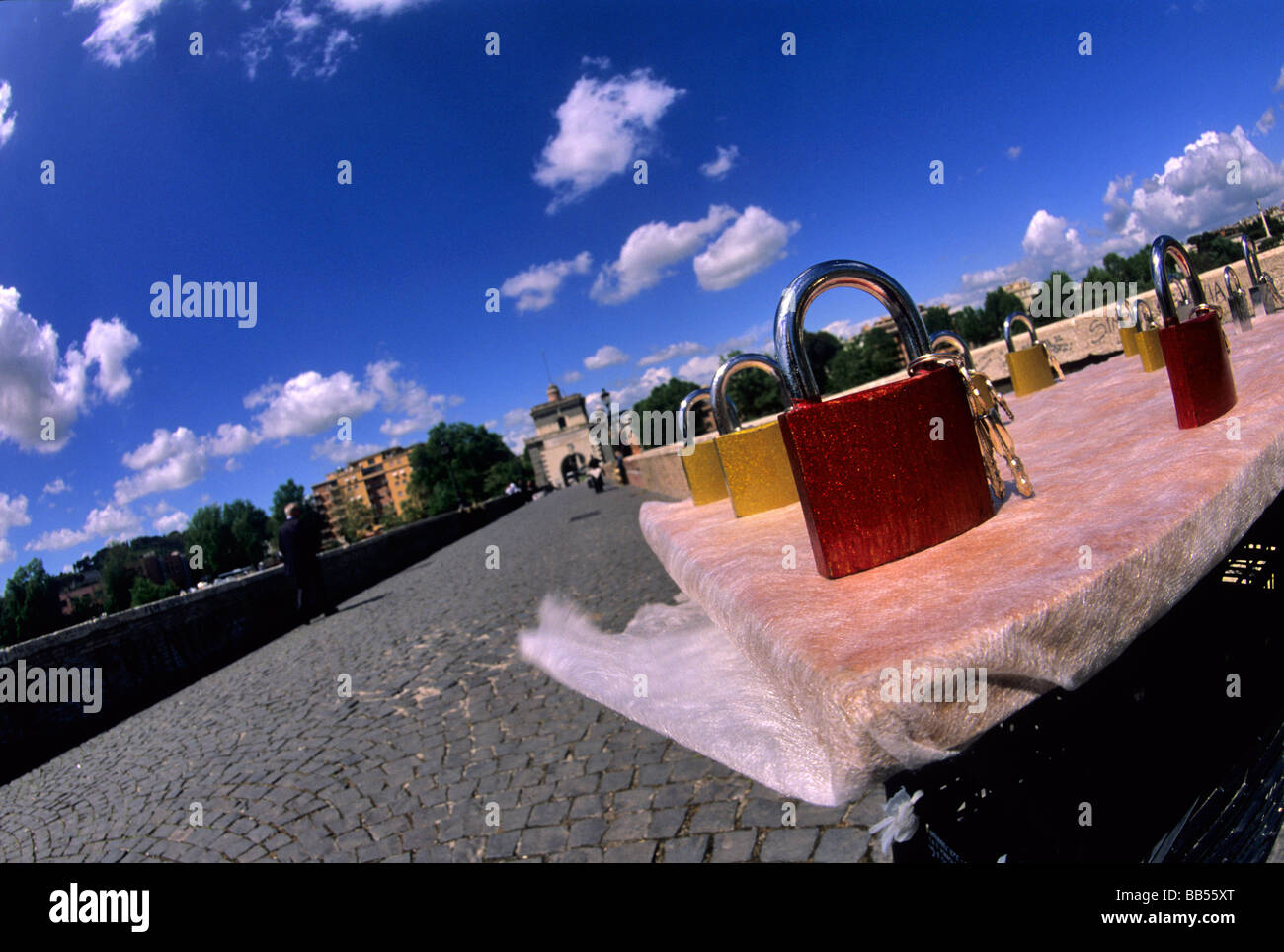 Padlock hi-res stock photography and images - Alamy