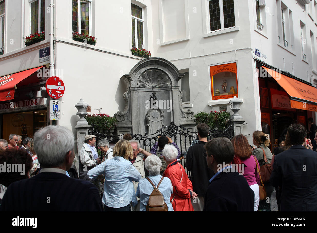 Manneken Pis Statue in Brussels, Belgium Stock Photo - Alamy