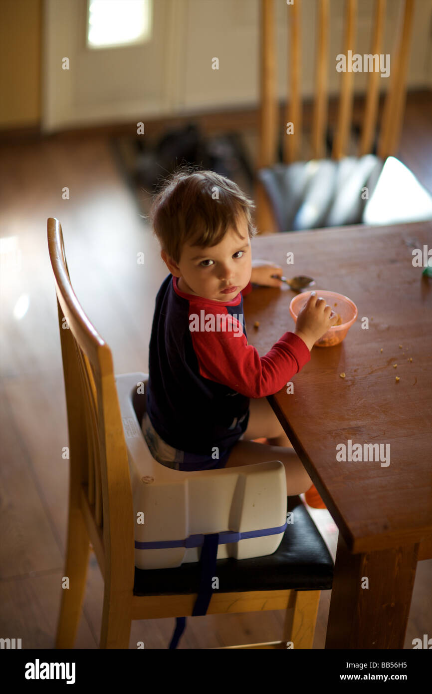 toddler eating from a bowl Stock Photo - Alamy