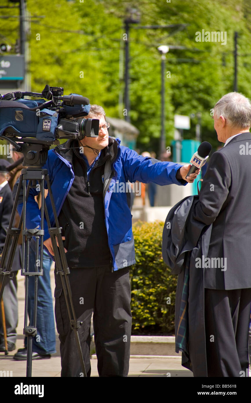 Broadcast microphone interview hi-res stock photography and images - Alamy