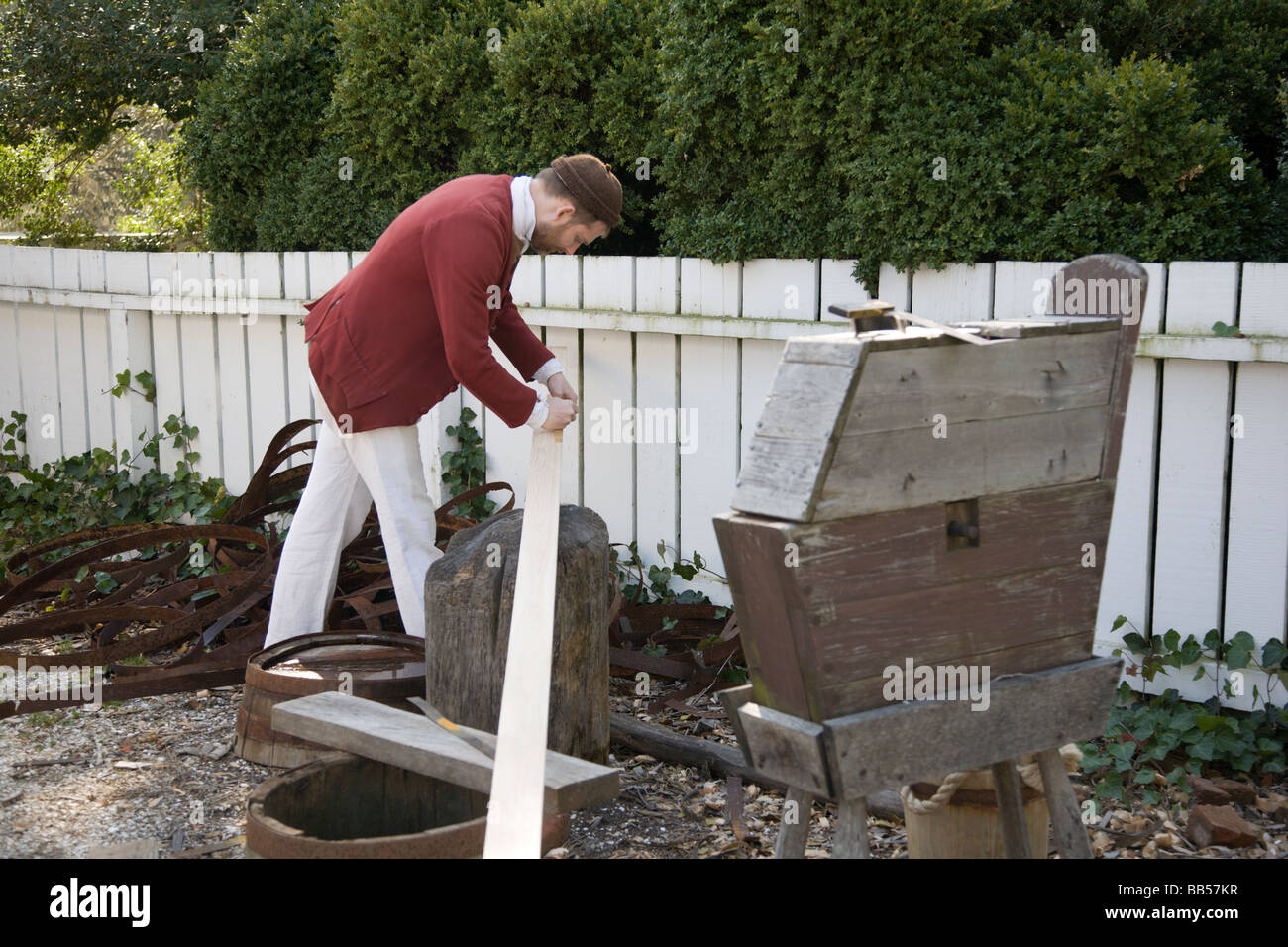 Colonial williamsburg and cooper hi-res stock photography and images ...