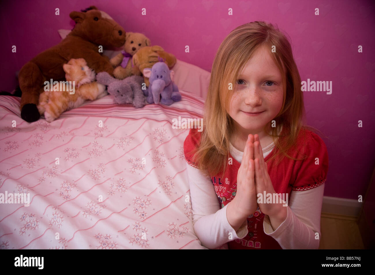 Child praying bedtime hi-res stock photography and images - Alamy