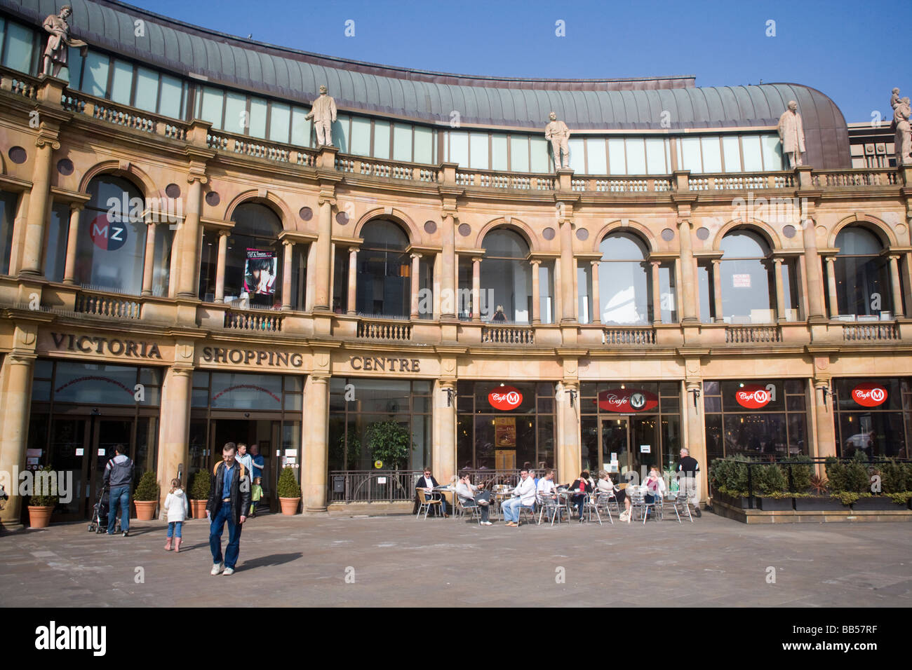 Victoria shopping centre harrogate hi-res stock photography and images ...