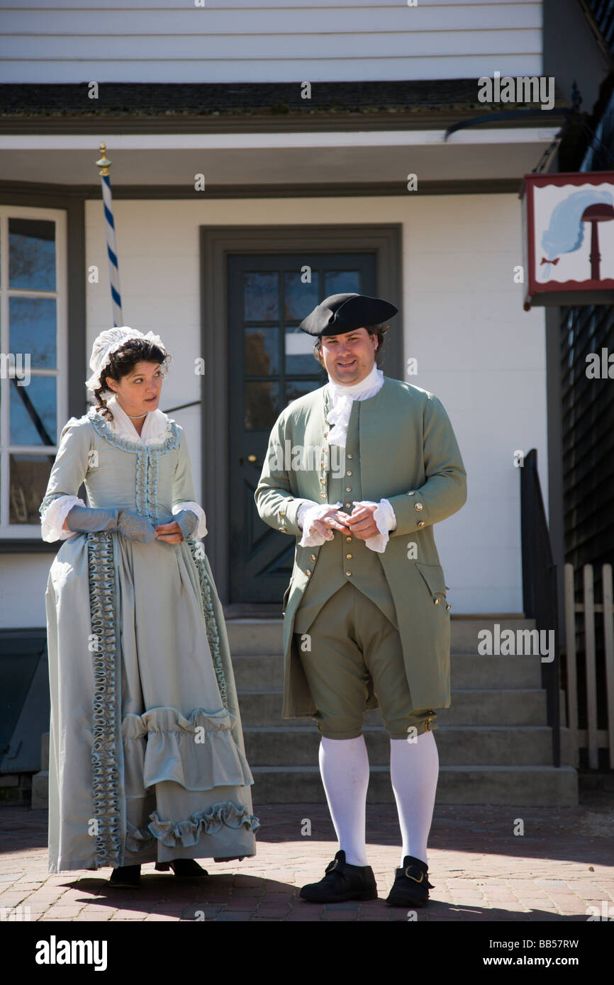 Two period actors reenact daily life in Colonial Williamsburg, Virginia ...