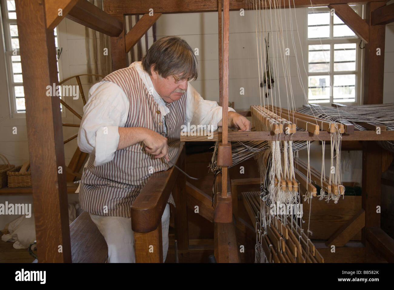 Colonial williamsburg weaver hi-res stock photography and images - Alamy
